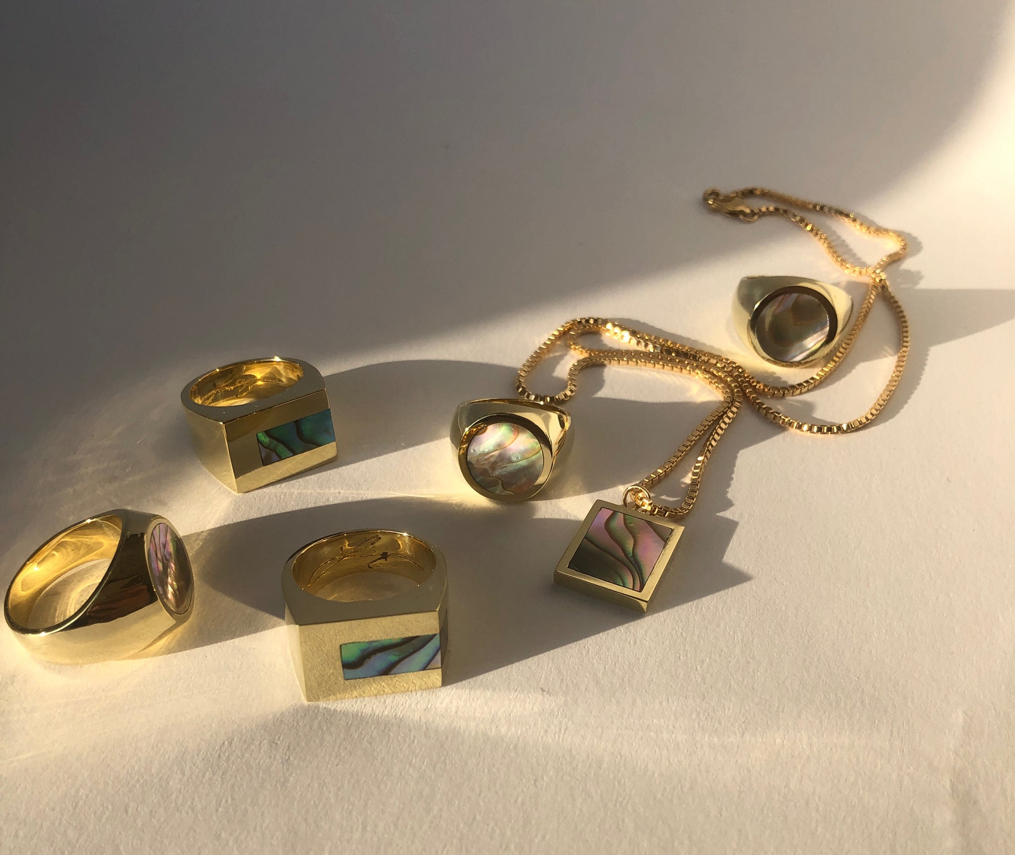 Round Stone Signet Abalone Legier– legier